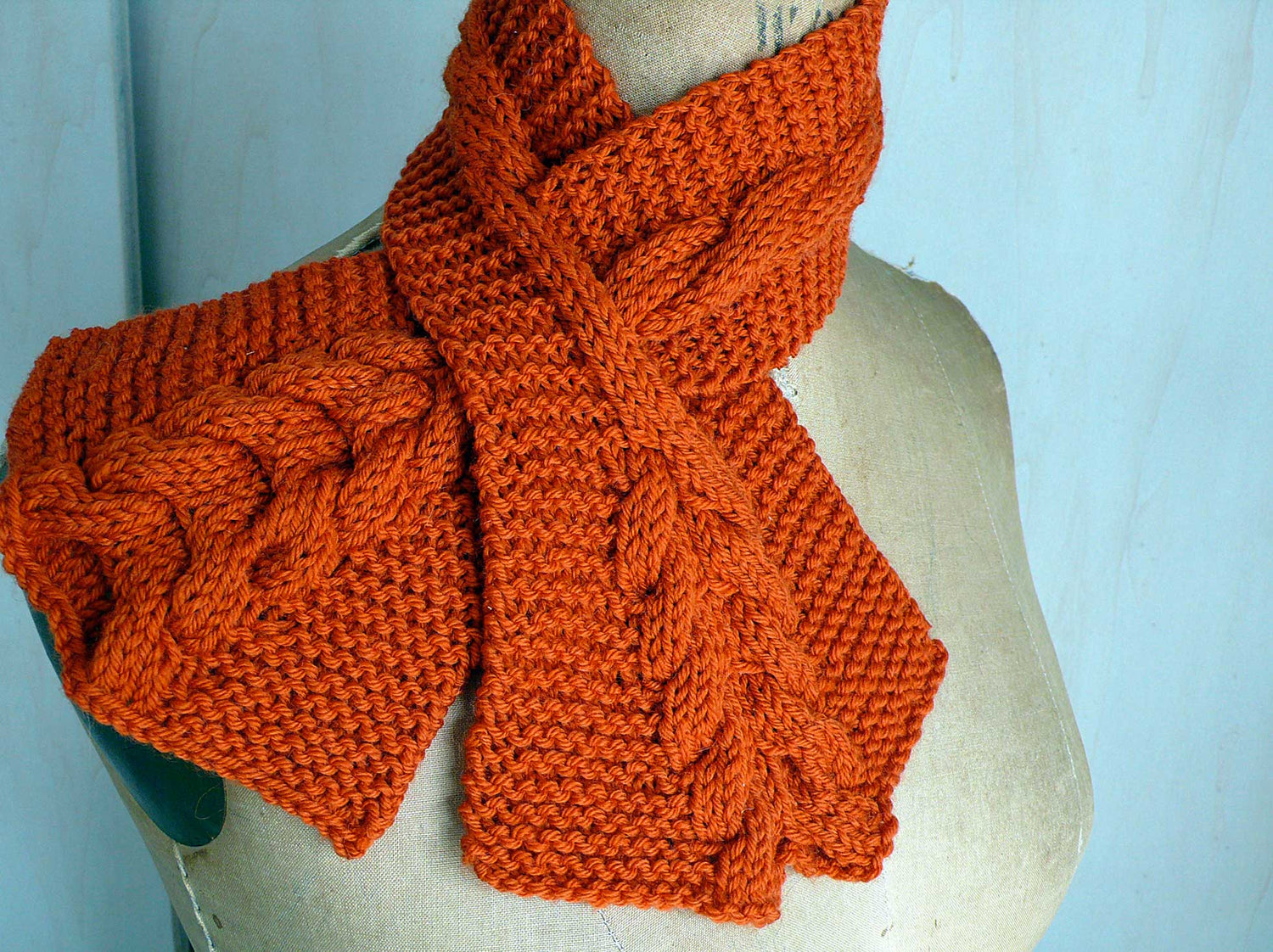 Cabled Keyhole Scarf knitting pattern