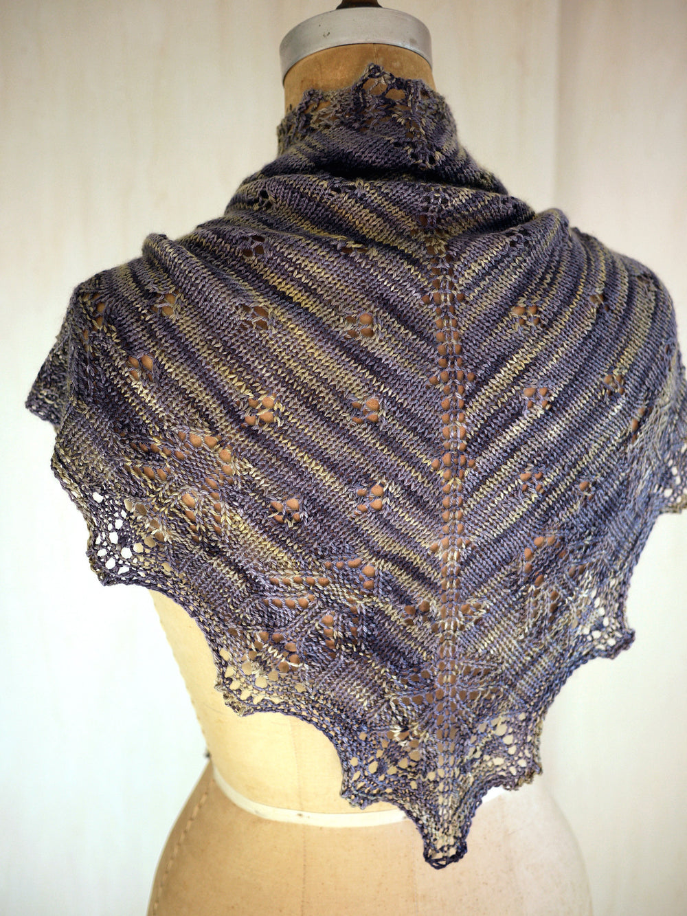 Luciole Triangle Shawl knitting pattern